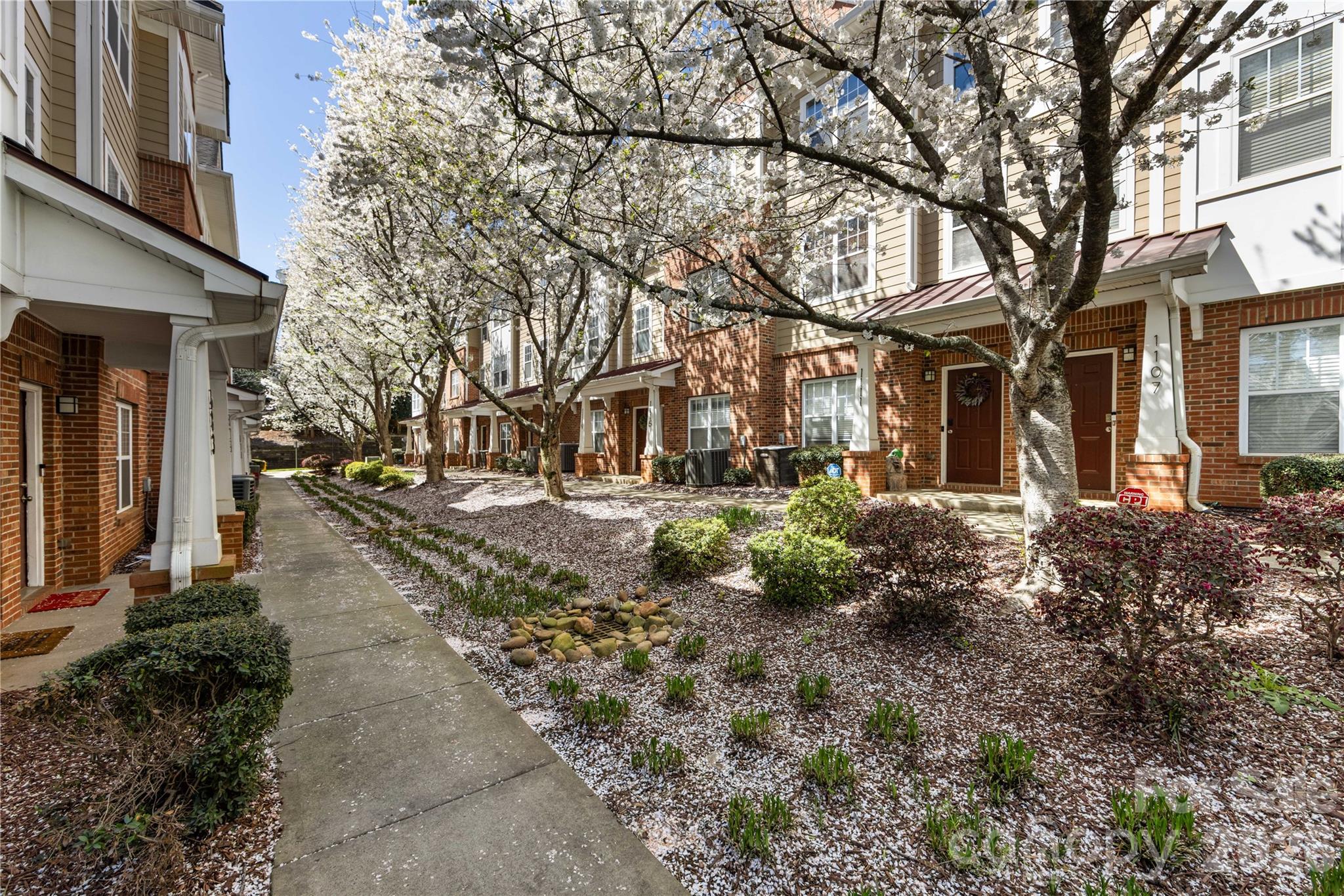 Photo 3 of 1127 Ilana Court, Charlotte, NC