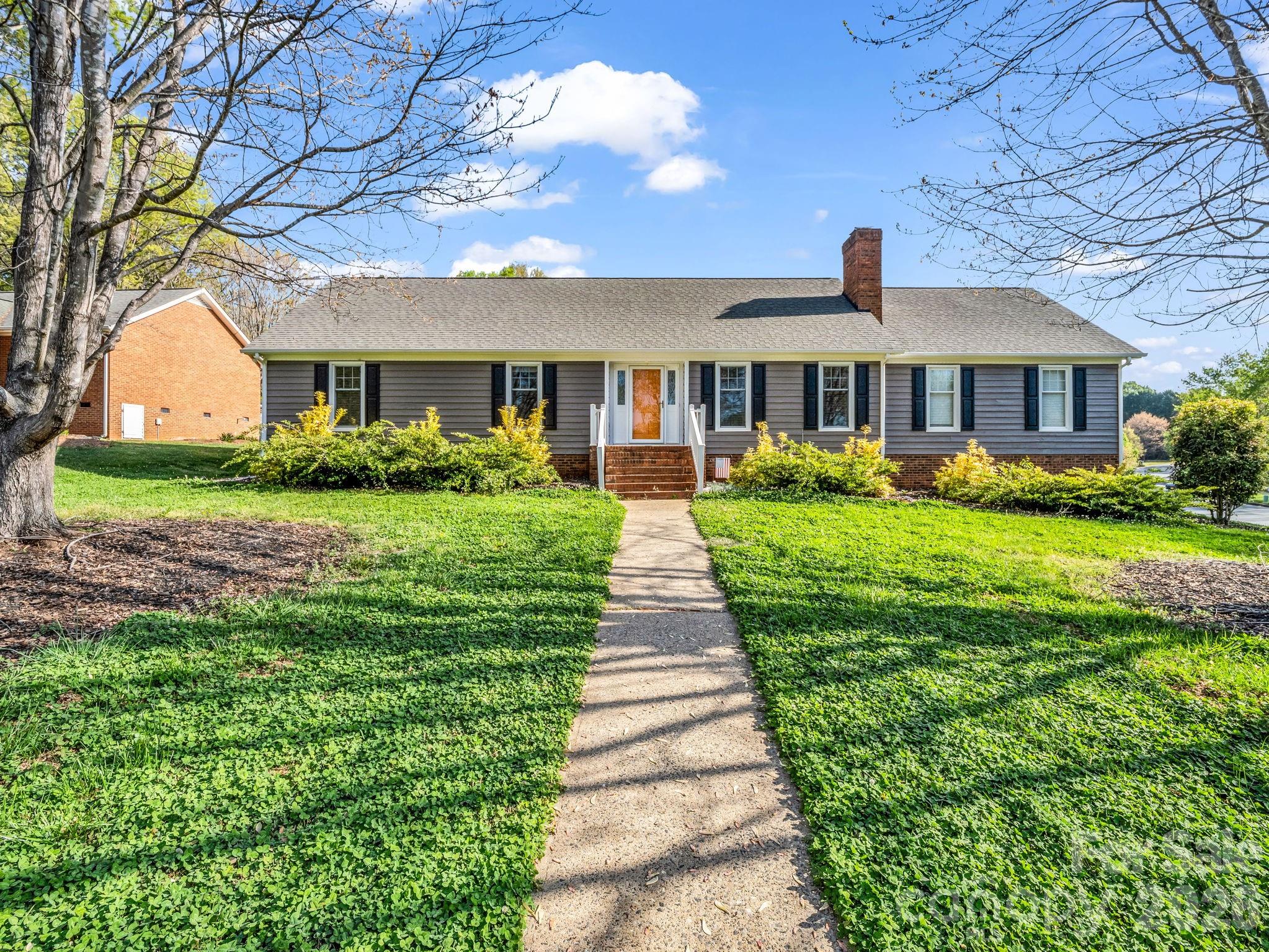 102 Knoll Court, Belmont, NC