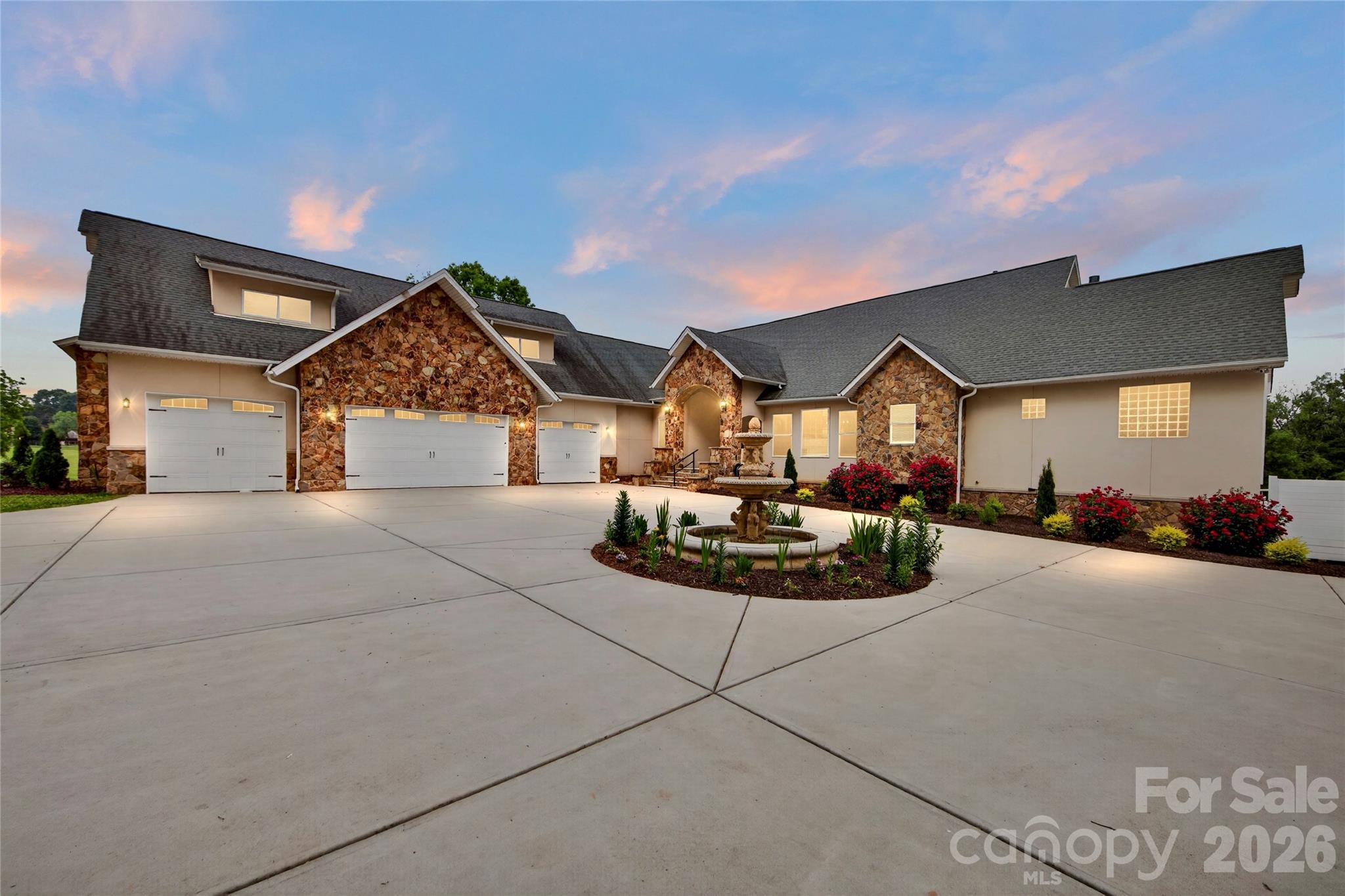 Photo 3 of 4511 Howey Farms Drive, Waxhaw, NC