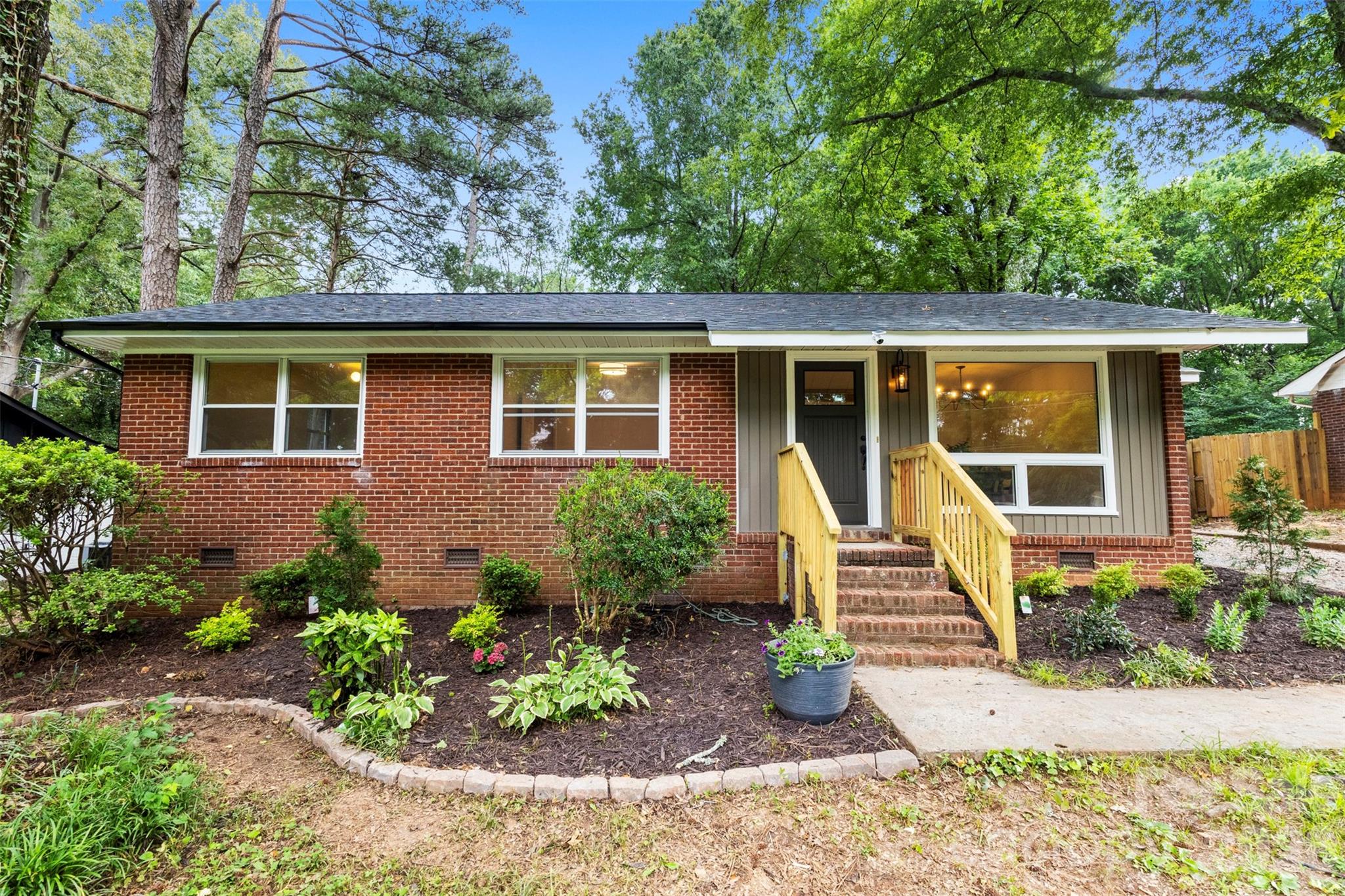 Photo 4 of 3840 Colebrook Road, Charlotte, NC