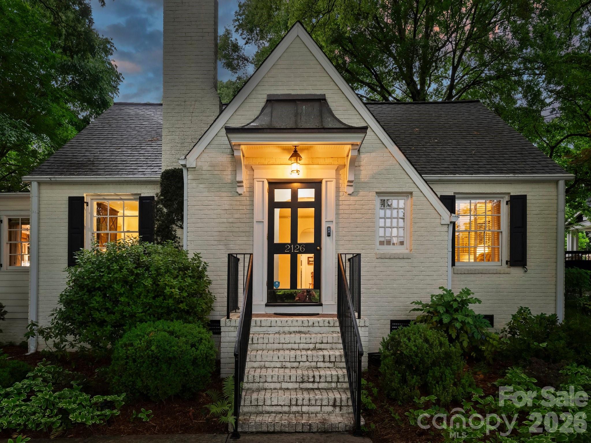 Photo 2 of 2126 Cumberland Avenue, Charlotte, NC