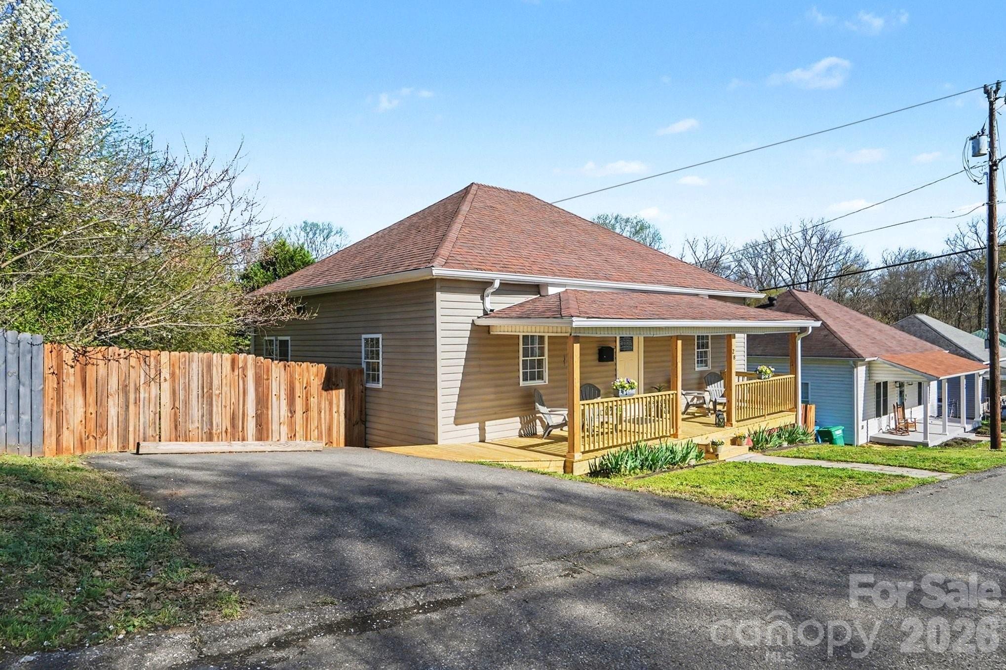 28 2nd Street, Cramerton, NC - photo 4 of 35