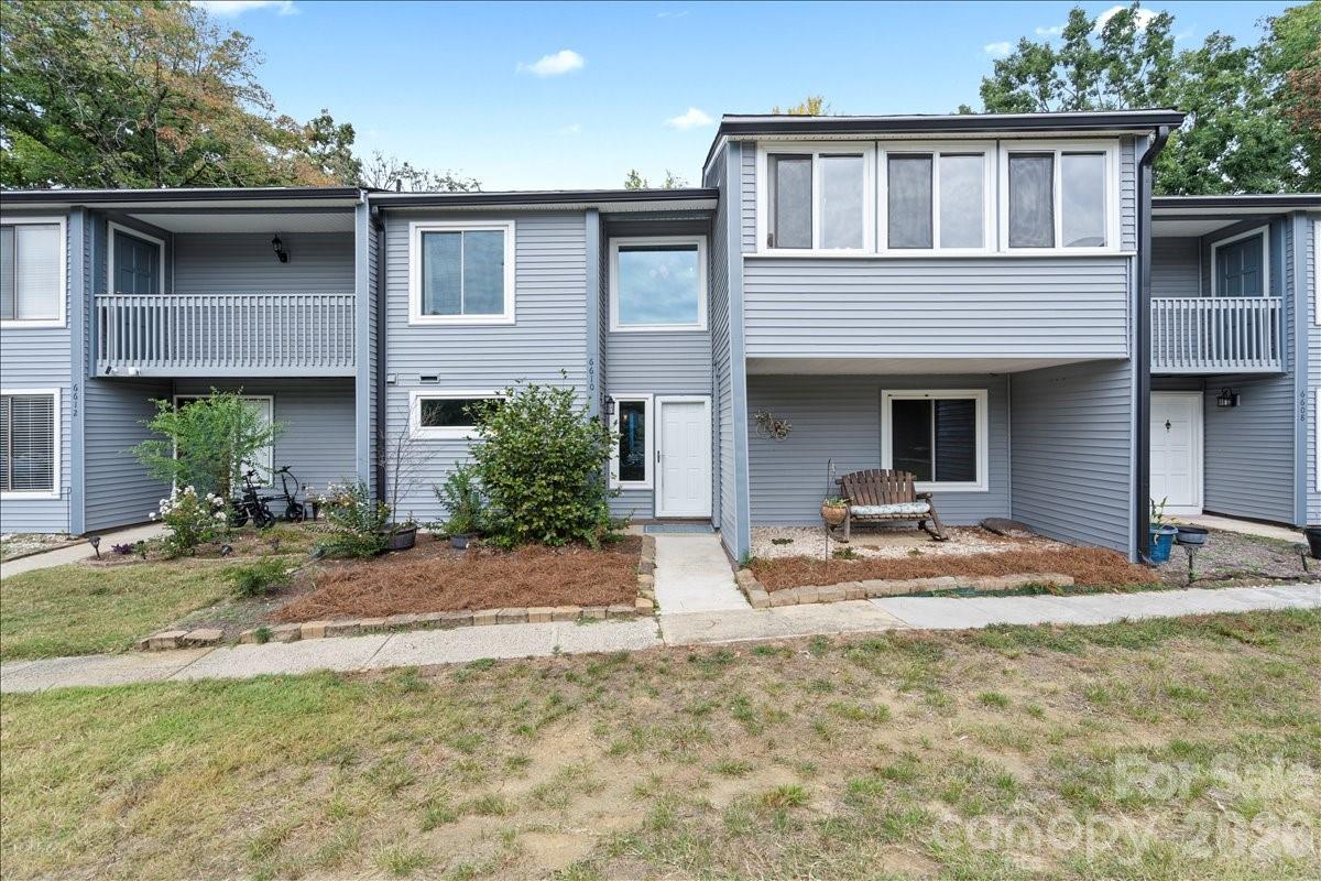 Photo 2 of 6610 Point Comfort Lane, Charlotte, NC