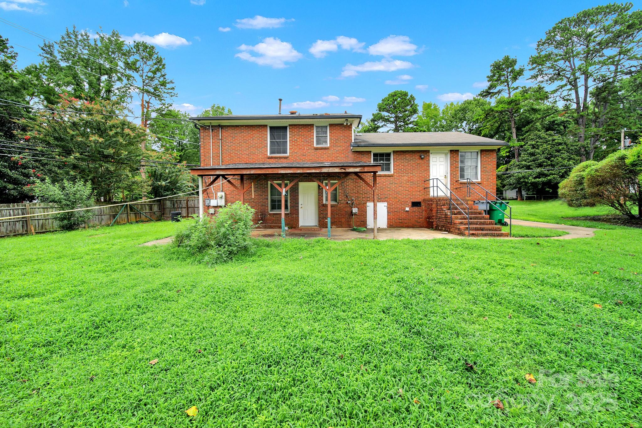 Photo 3 of 5300 Grafton Drive, Charlotte, NC