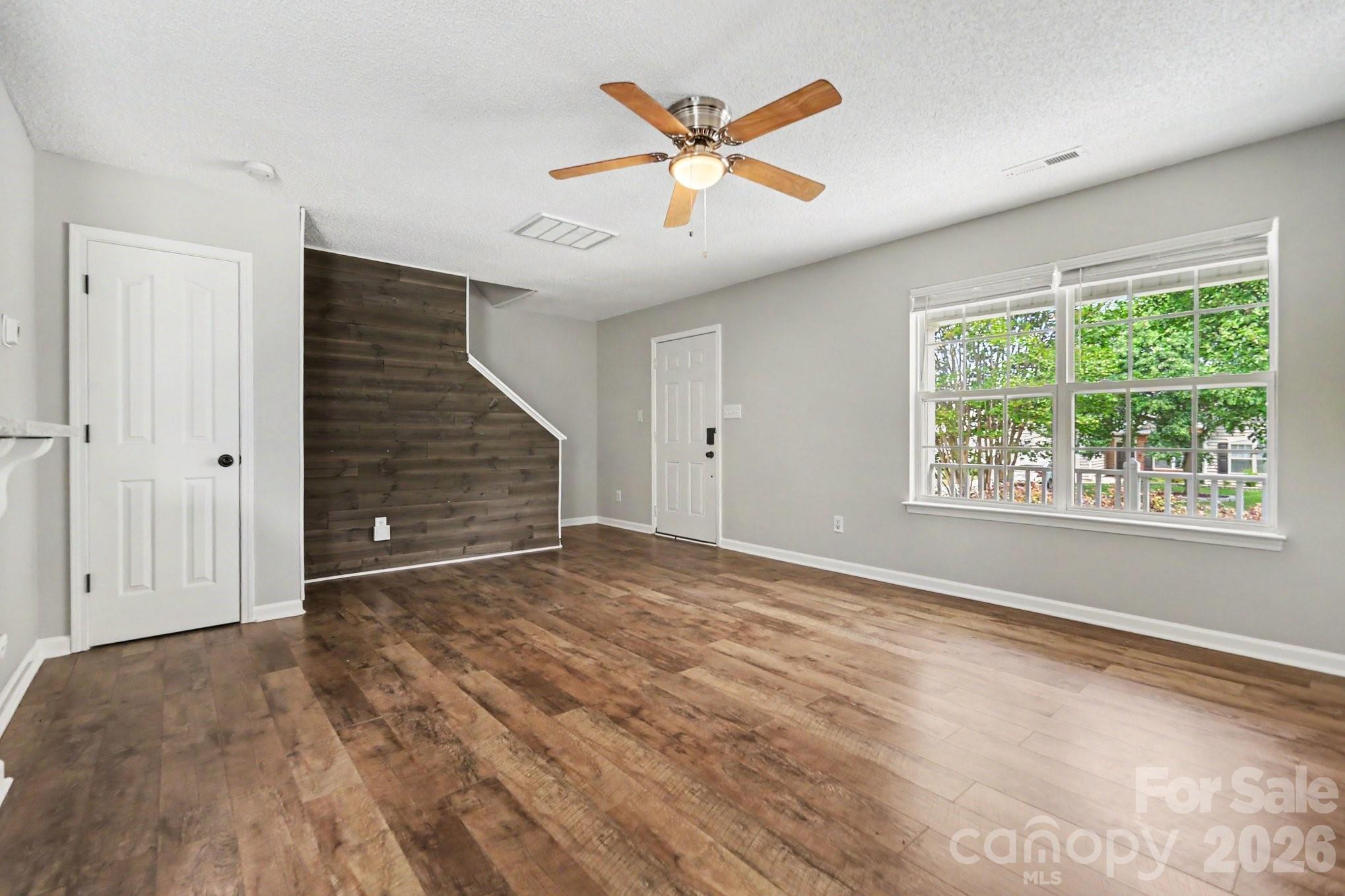 Photo 3 of 15331 Dehavilland Drive, Charlotte, NC
