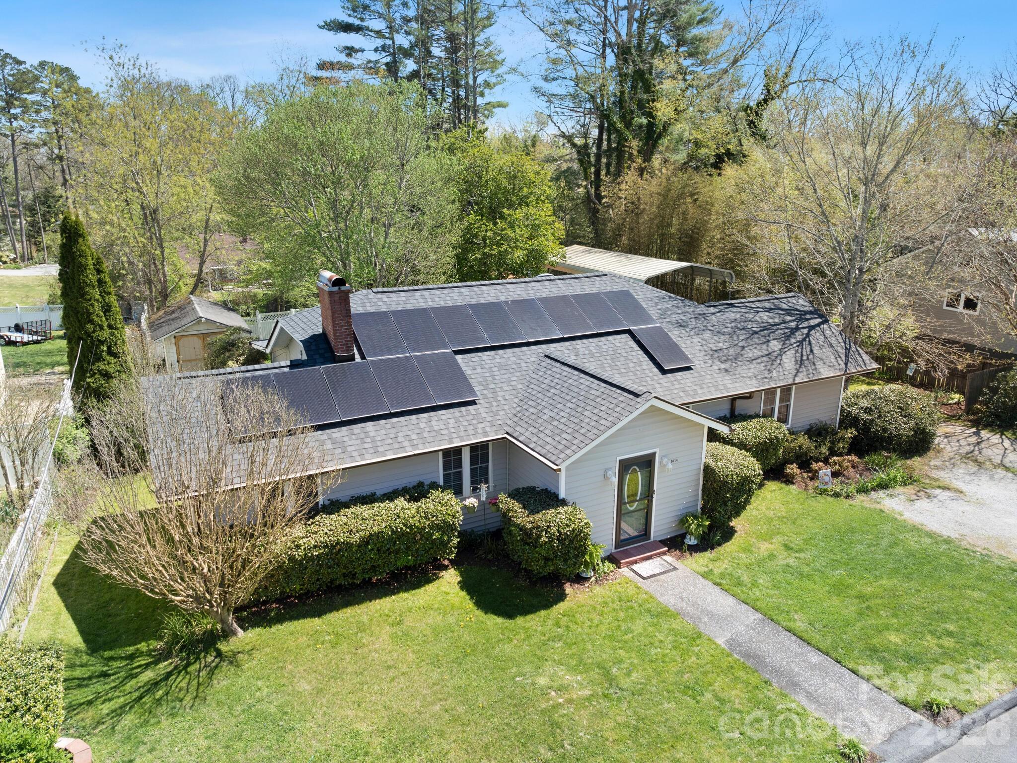 Home for sale at 1614 Ridgewood Boulevard, Hendersonville, NC — photo 4 of 40