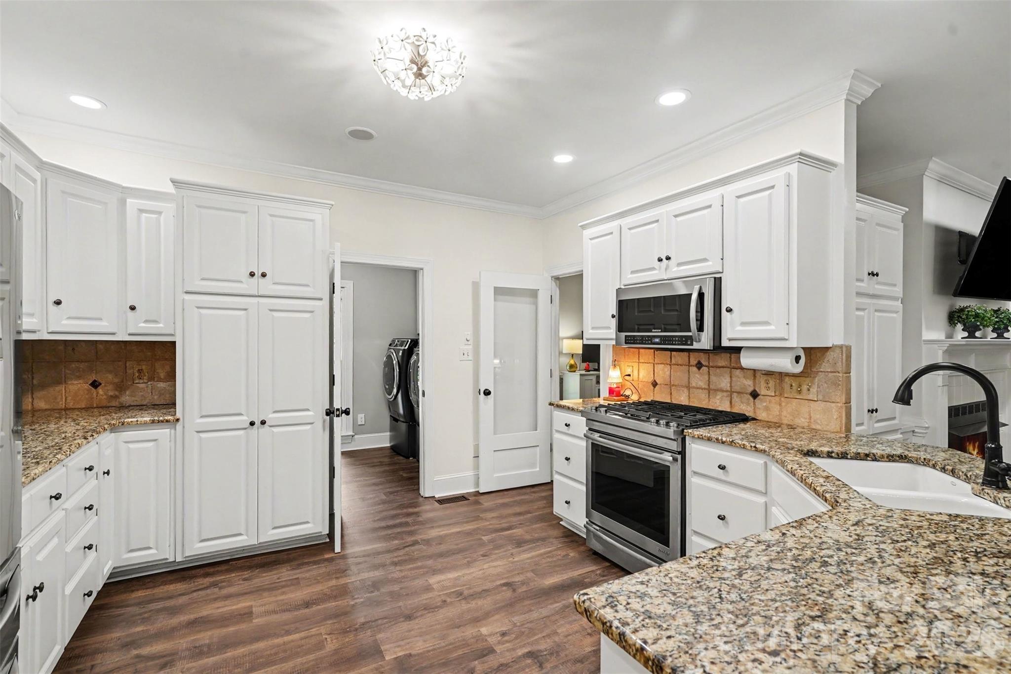 Photo 11 of 6128 Lake Providence Lane, Charlotte, NC