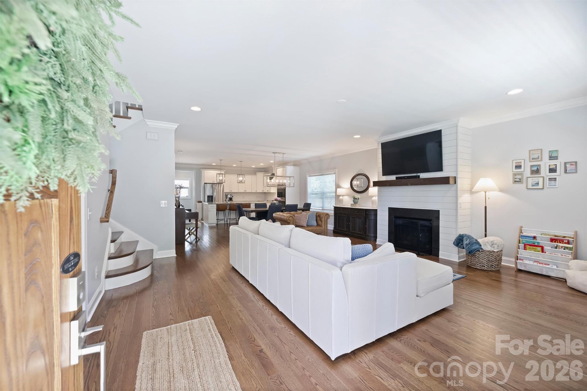 Photo 3 of 1617 Hawthorne Lane, Charlotte, NC