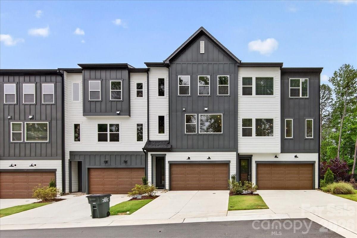 Photo 2 of 921 Archway Lane, Charlotte, NC