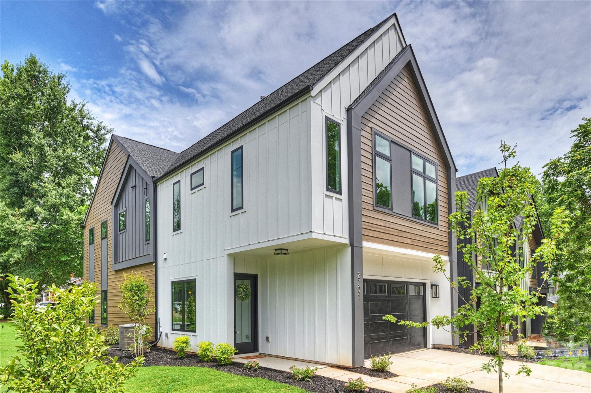 Home for sale at 2701 Catalina Avenue, Charlotte, NC — photo 1 of 21