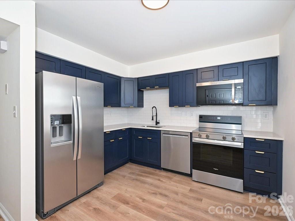 Photo 4 of 6810 Farmingdale Drive, Charlotte, NC