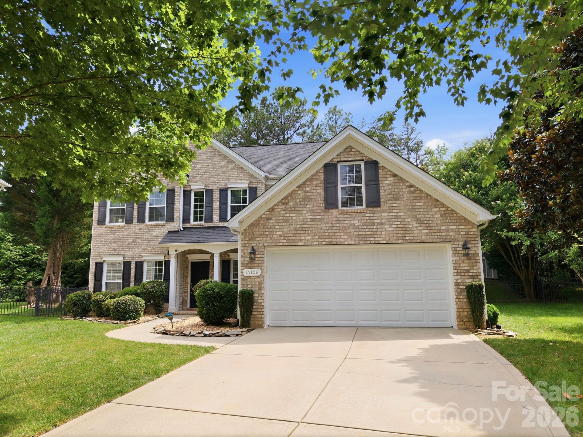 Photo 2 of 16106 Cloverleaf Court, Charlotte, NC