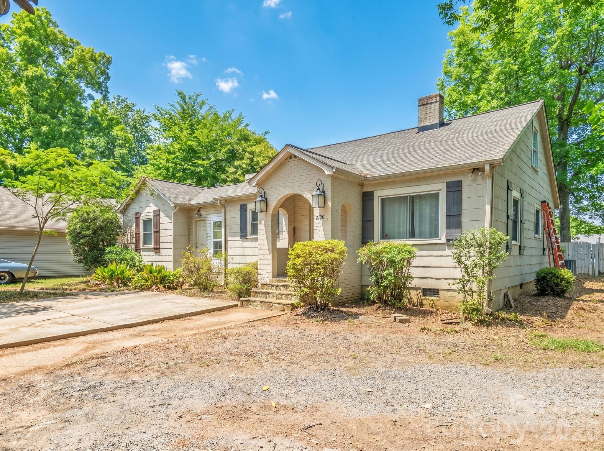 2120 Amesbury Avenue, Charlotte, NC - photo 2 of 37