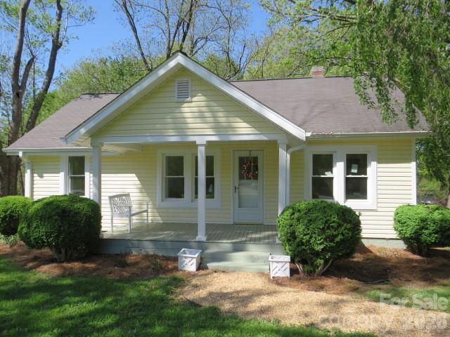 Photo 3 of 736 Country Club Drive, State Road, NC