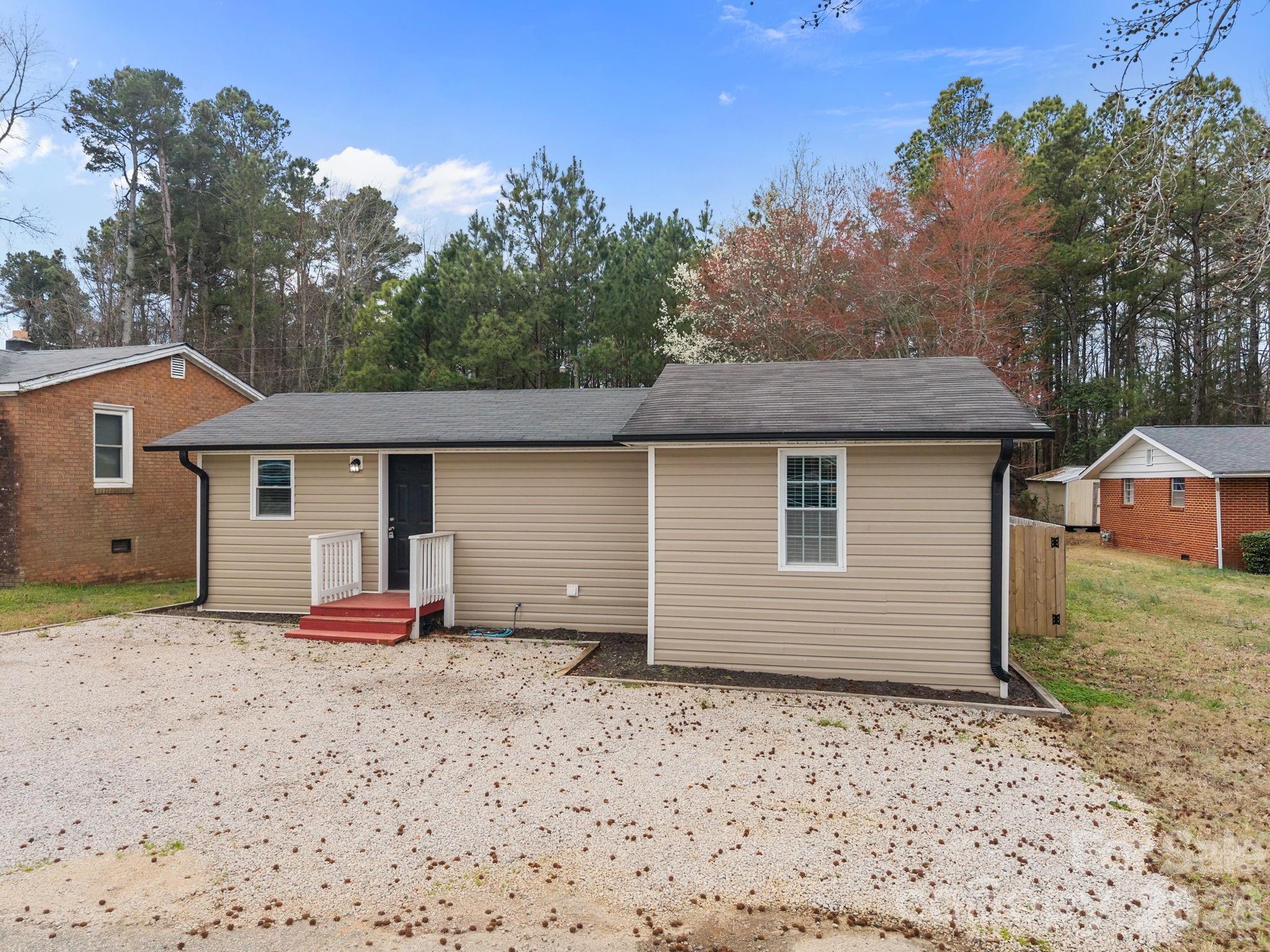 Photo 3 of 319 N Arnold Street, Pageland, SC