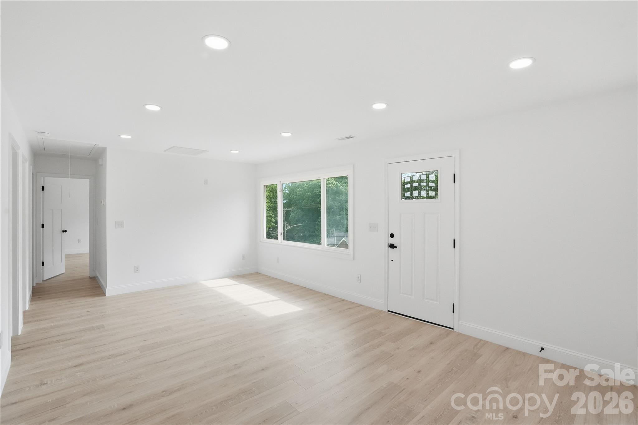 Photo 4 of 921 Green Circle Drive, Gastonia, NC