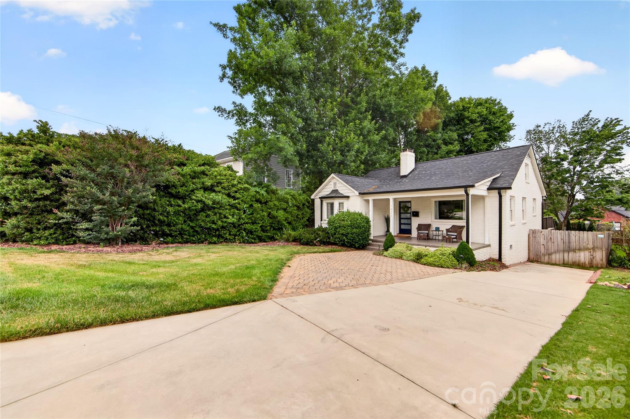 Photo 4 of 1825 Cumberland Avenue, Charlotte, NC