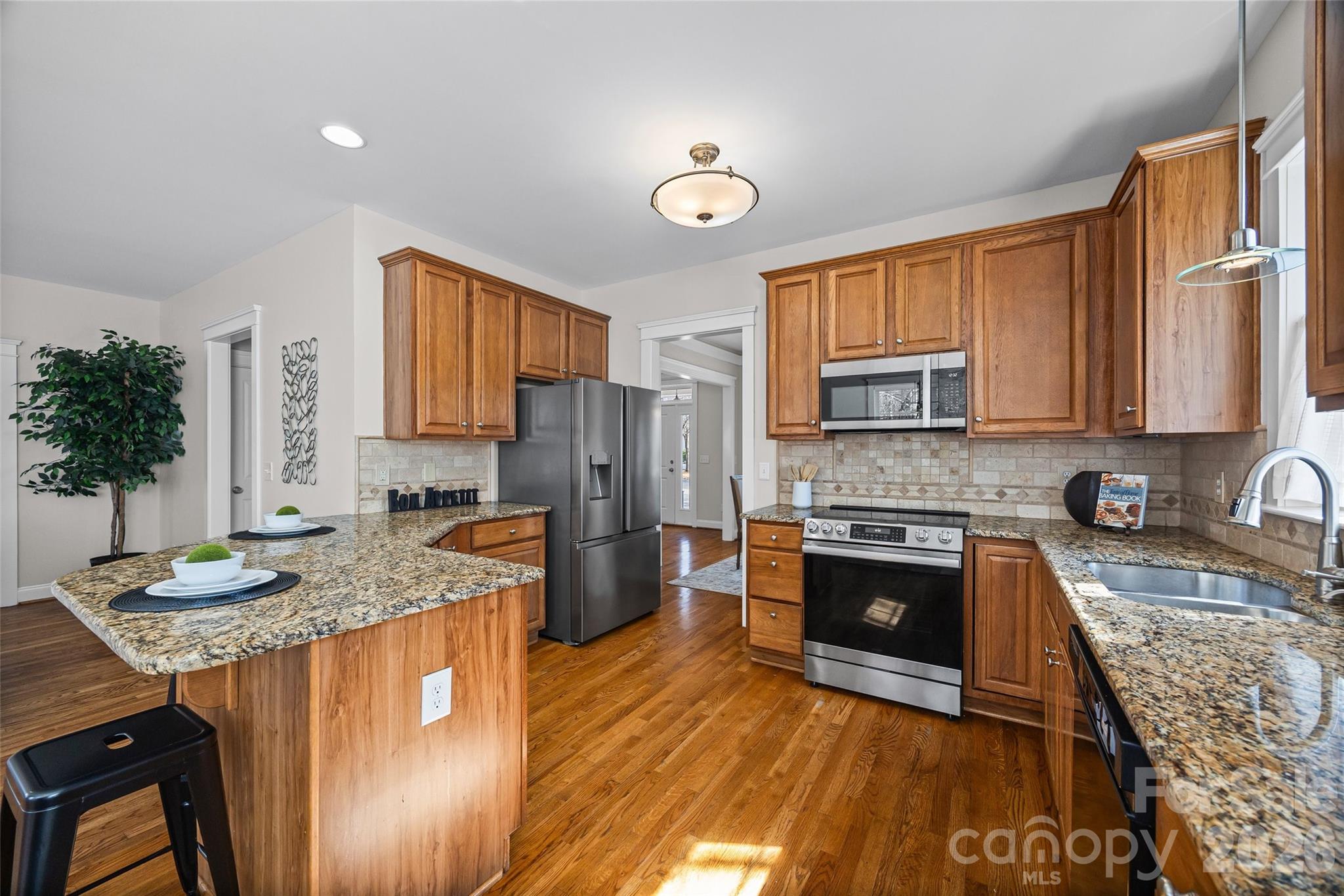 1039 Hunters Run Drive, Tega Cay, SC - photo 10 of 38