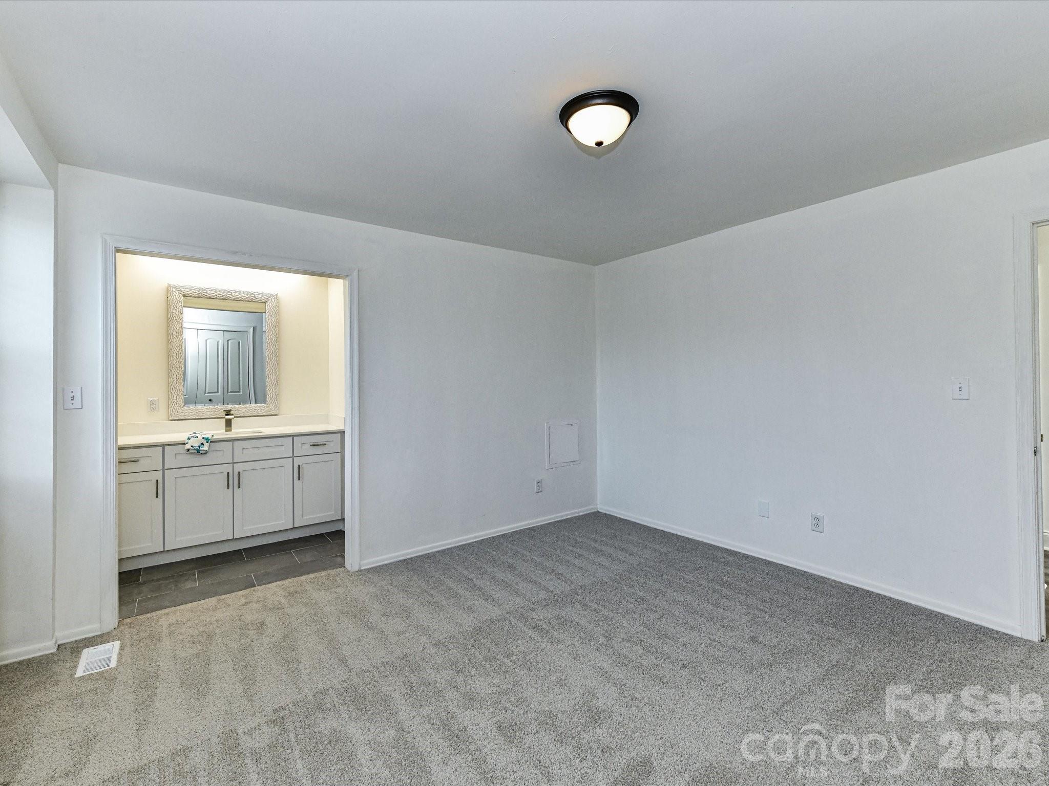 Photo 24 of 8322 Knights Bridge Road, Charlotte, NC