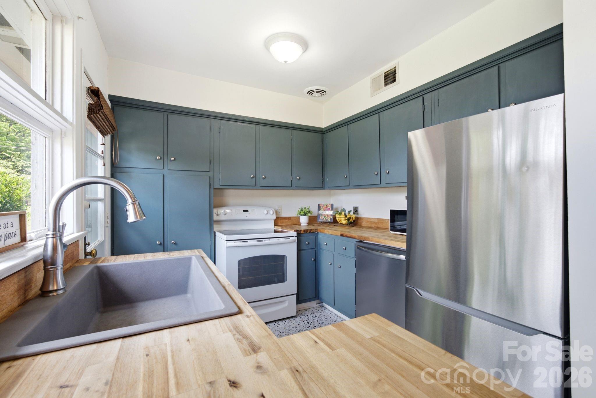 Photo 12 of 4227 Cheltenham Road, Charlotte, NC