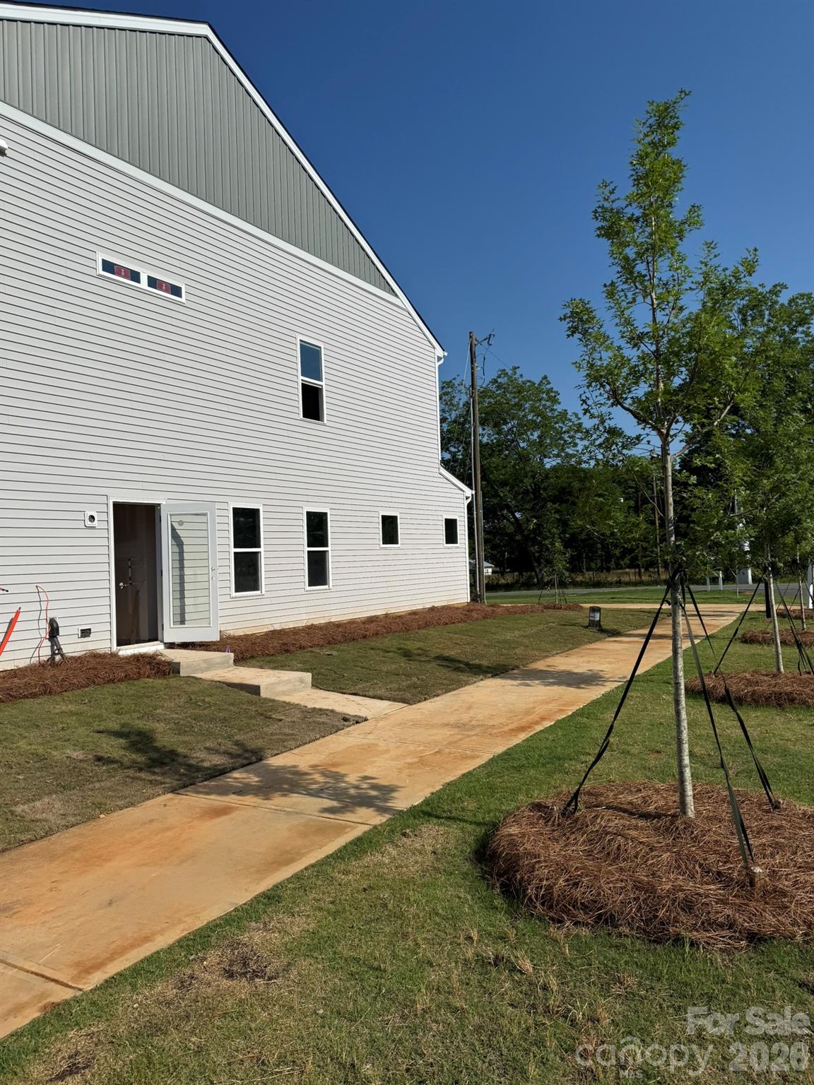 Photo 3 of 4636 Lakeview Road, Charlotte, NC