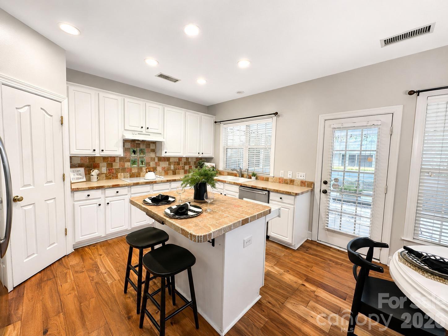 Photo 10 of 11106 Knight Castle Drive, Charlotte, NC