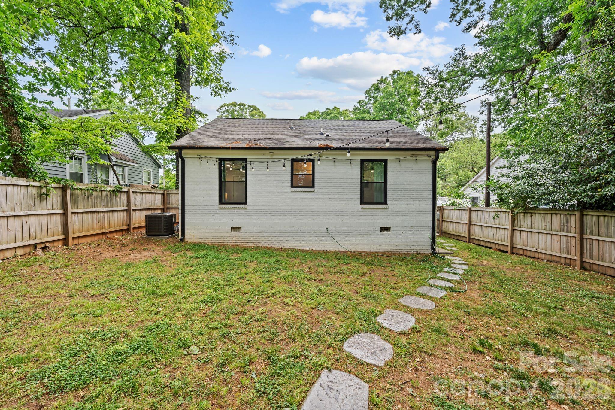 3021 Dogwood Avenue, Charlotte, NC - photo 18 of 19