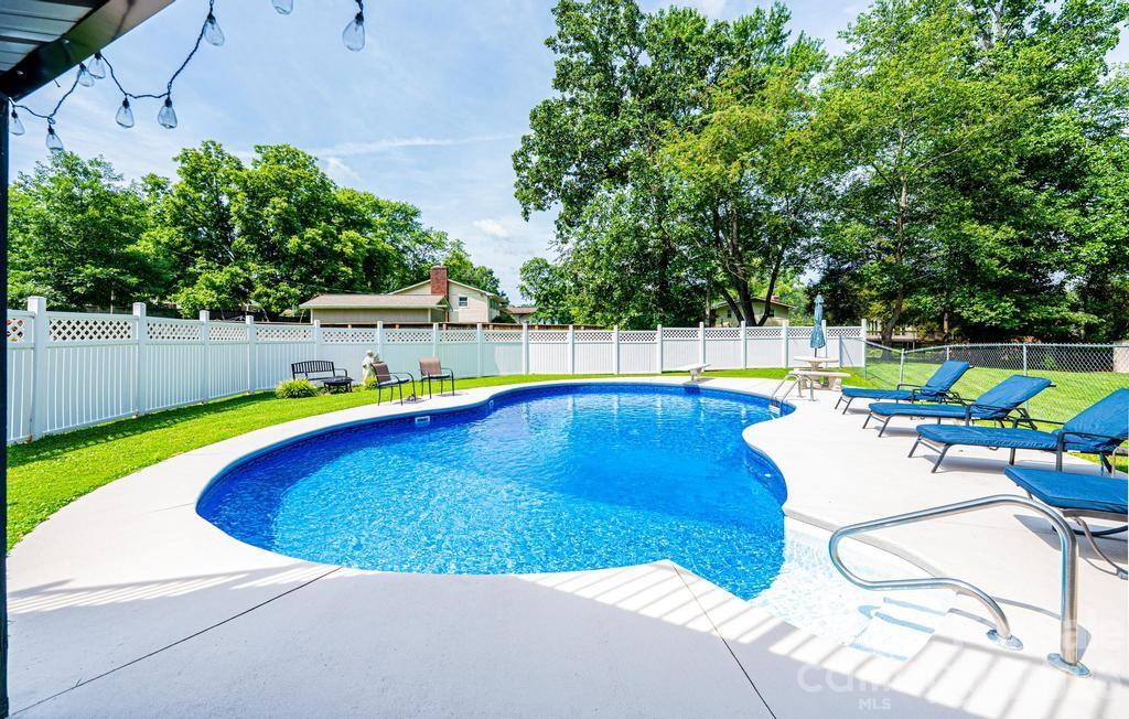 Photo 3 of 2651 31st Street Court NE, Hickory, NC