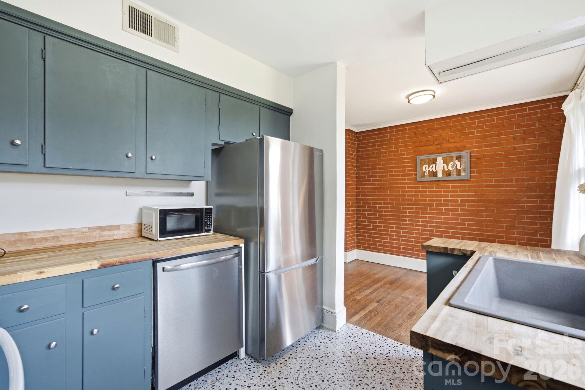 Photo 11 of 4227 Cheltenham Road, Charlotte, NC