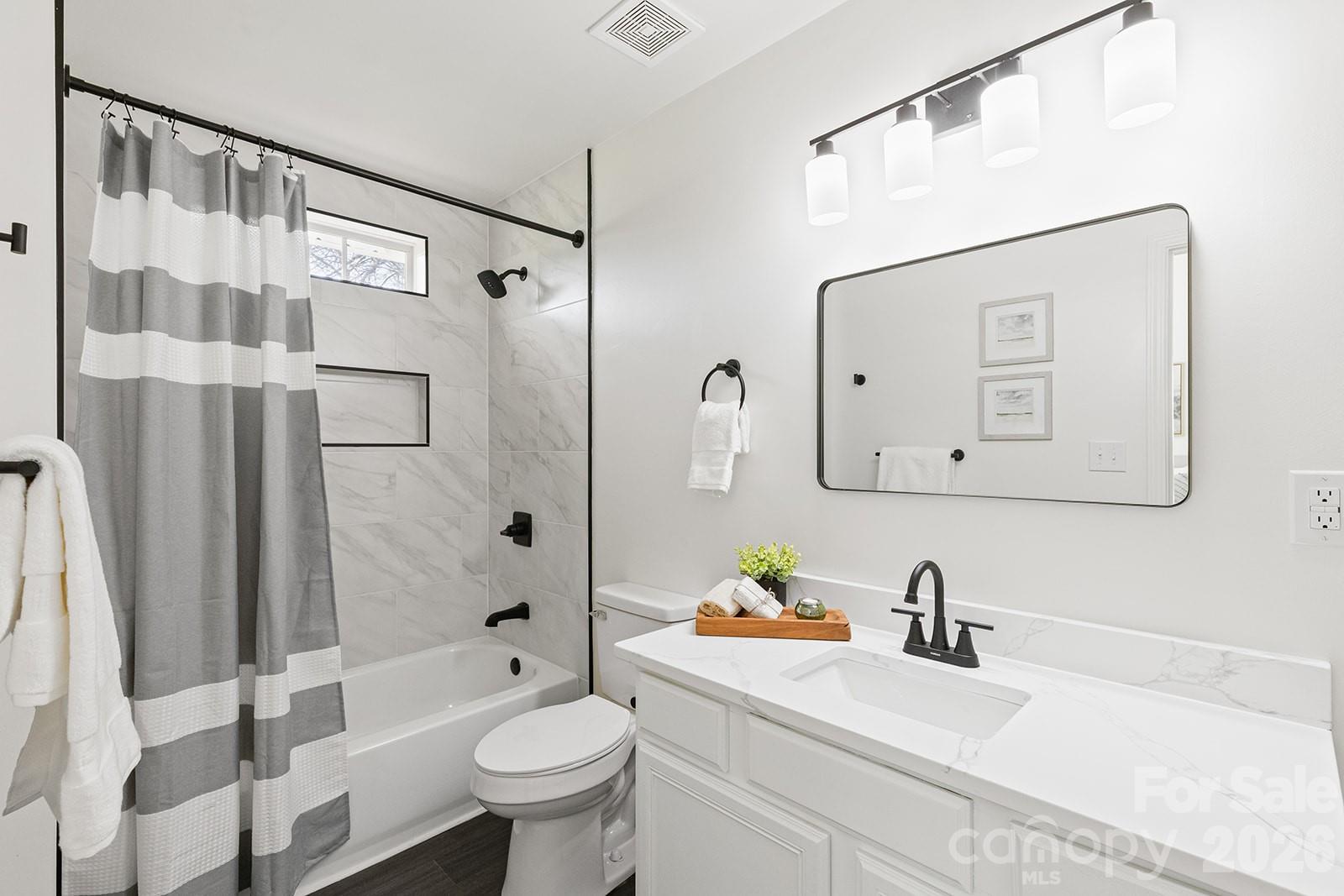 913 Tennyson Drive, Charlotte, NC - photo 5 of 25