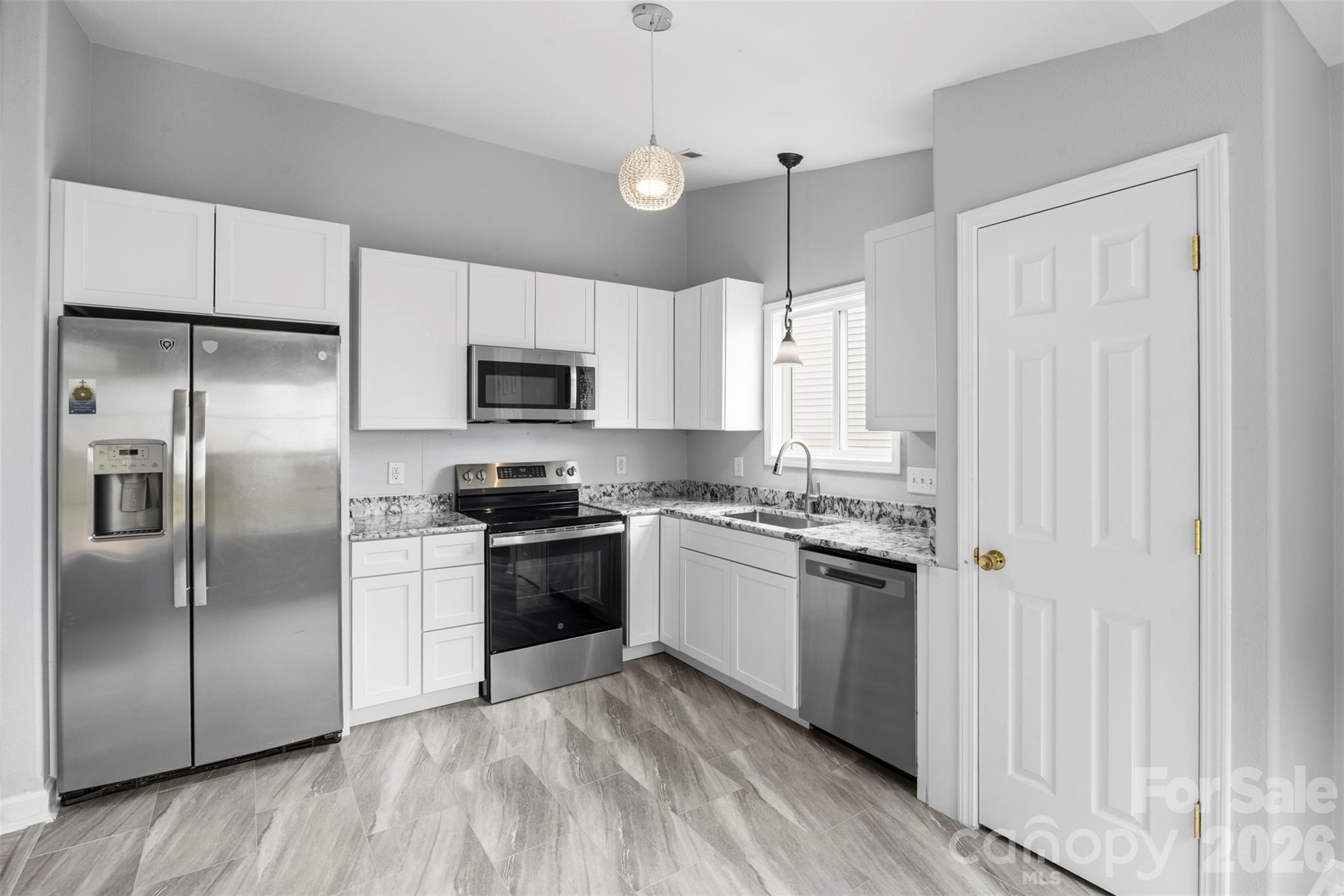 Photo 4 of 1528 Oakdale Green Drive, Charlotte, NC