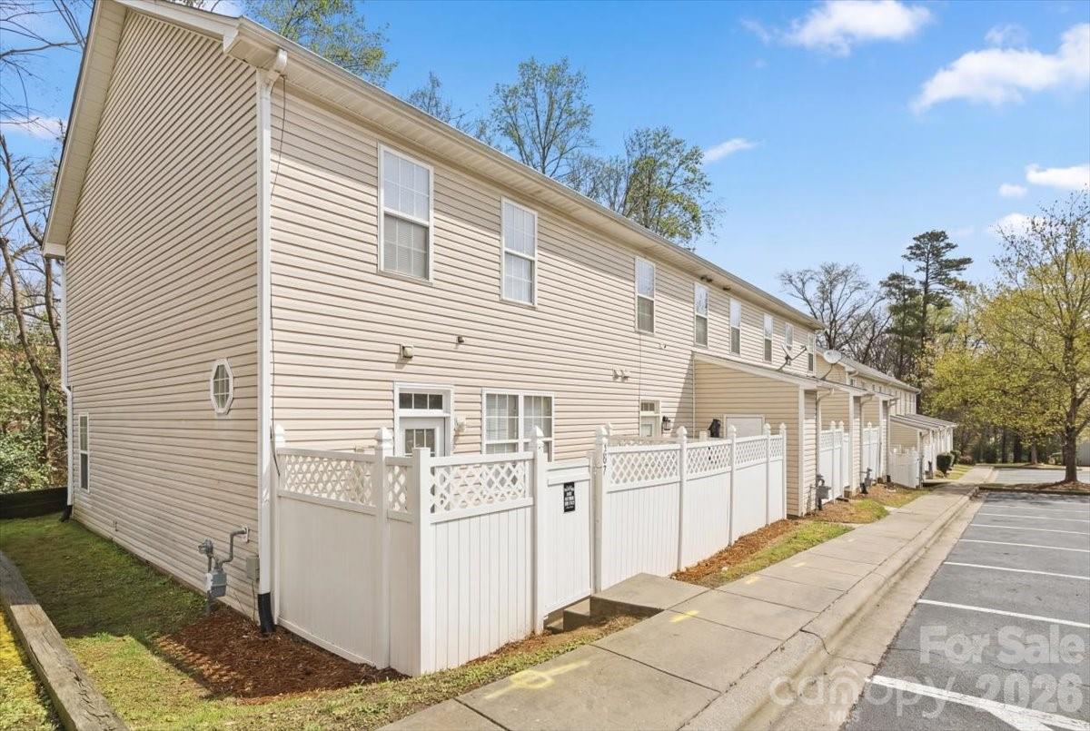 Photo 15 of 311 Alabarda Lane, Charlotte, NC