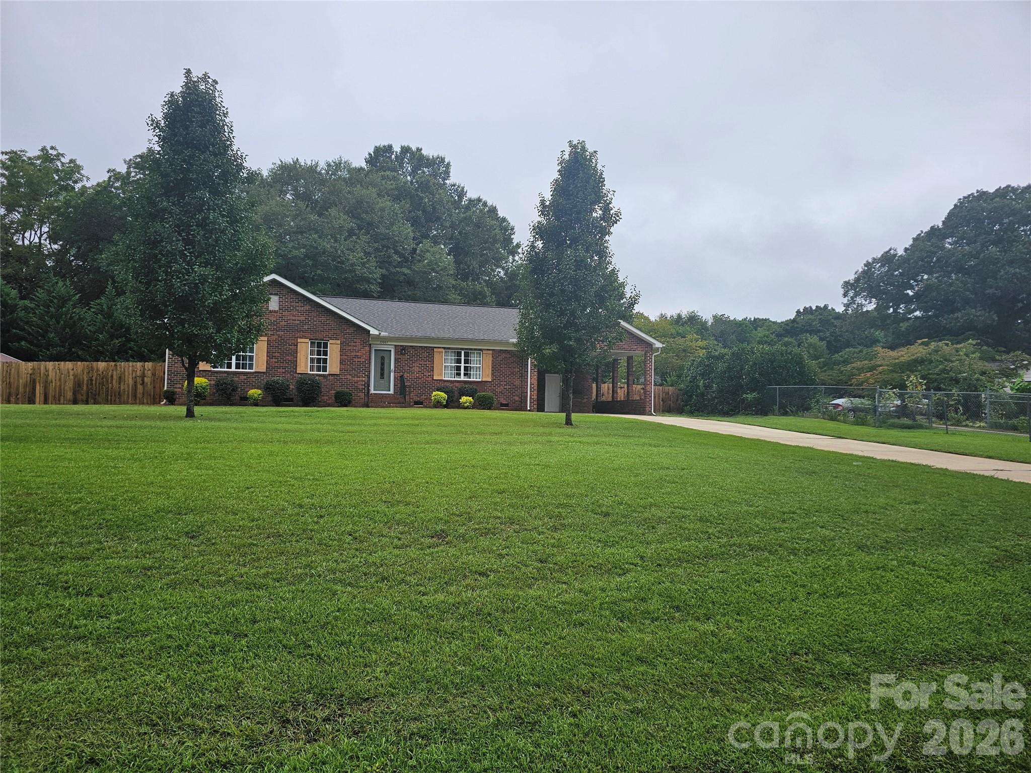 Home for sale at 11001 S Hampton Drive, Mint Hill, NC — photo 2 of 20