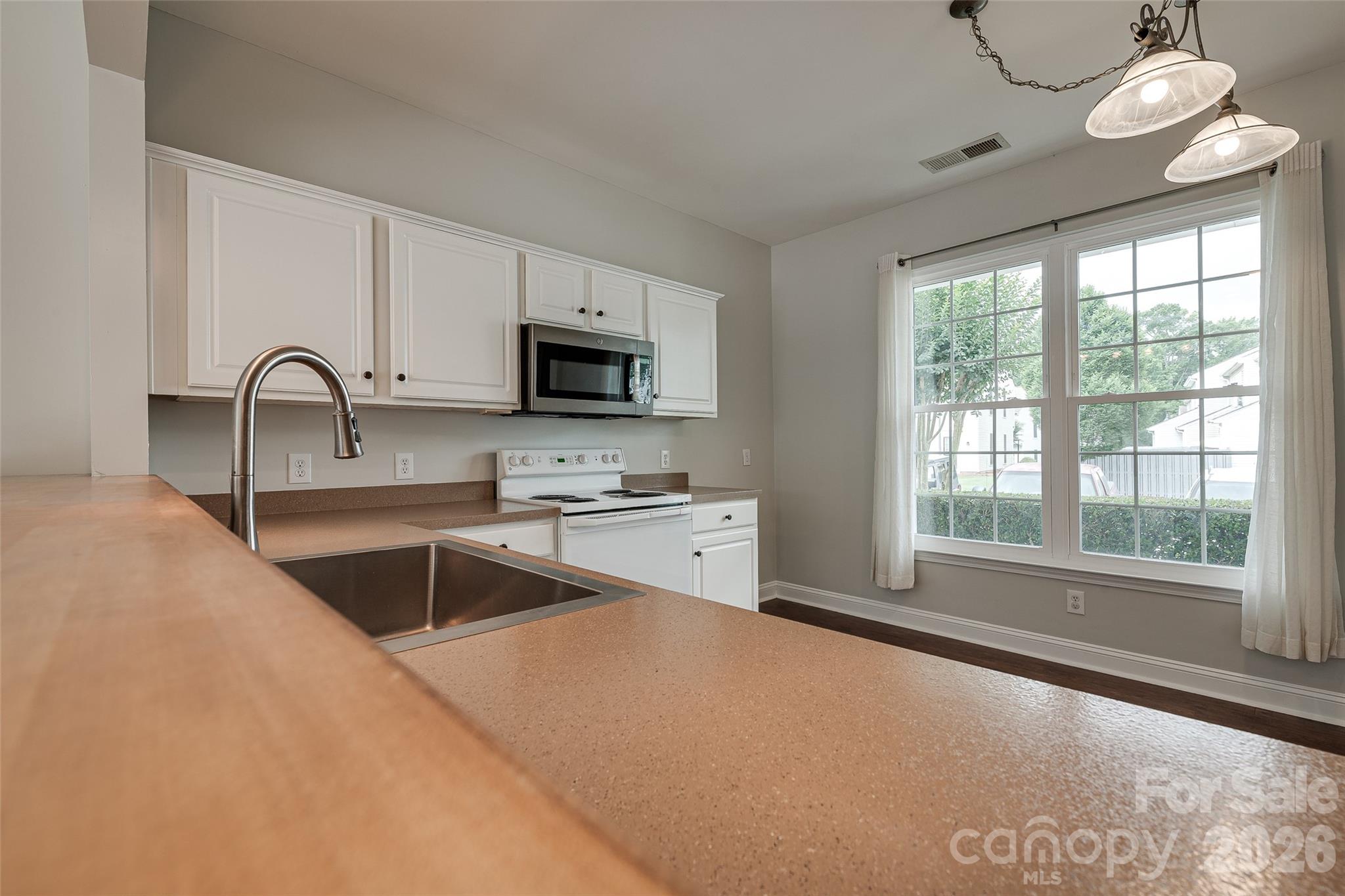 Photo 7 of 3186 Mannington Drive, Charlotte, NC