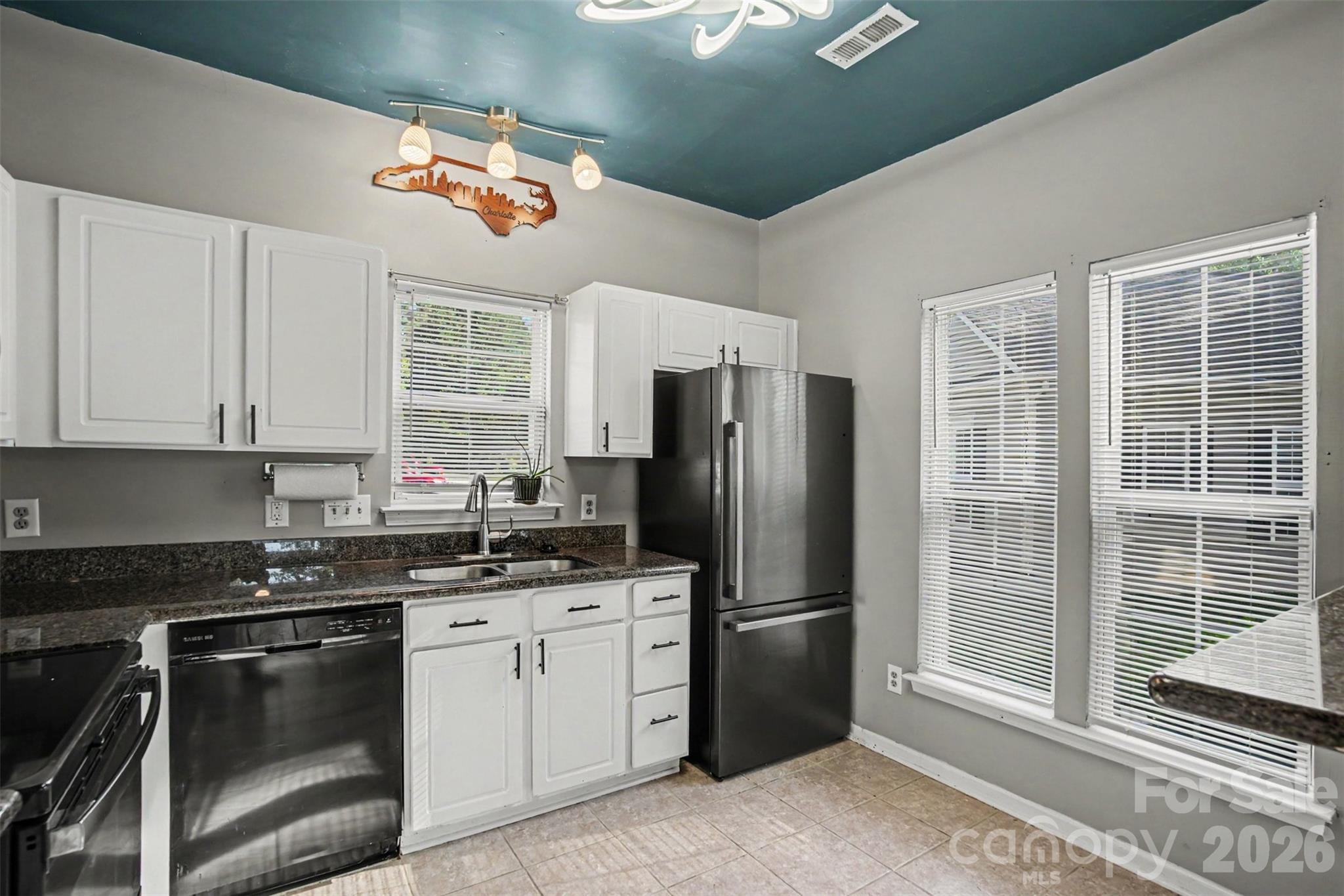 8917 Cinnabay Drive, Charlotte, NC - photo 7 of 16