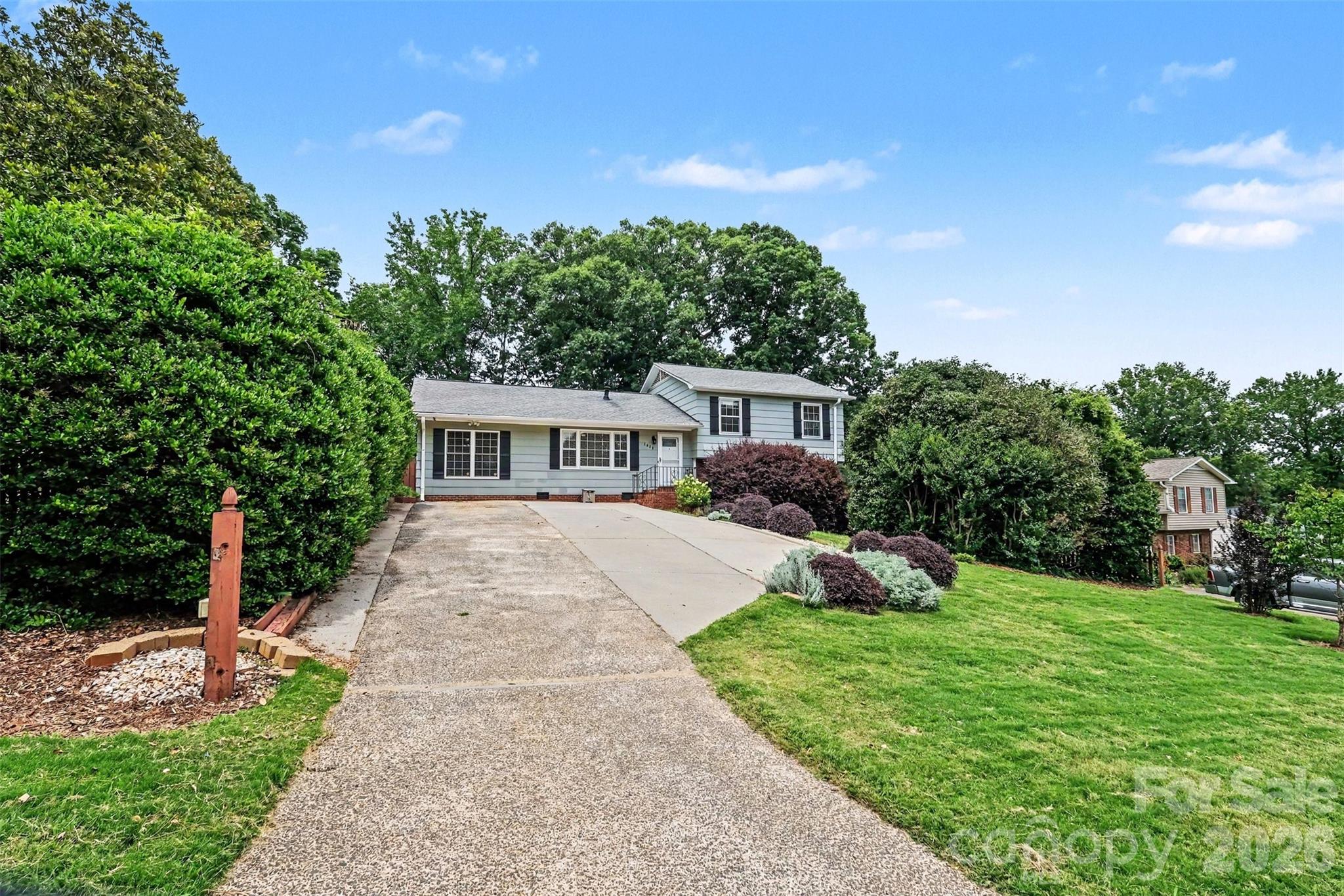 Home for sale at 1030 Mclaughlin Drive, Charlotte, NC — photo 2 of 33