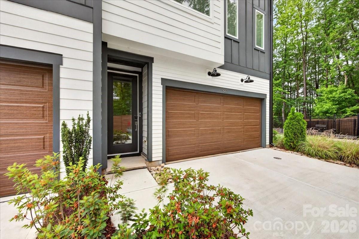 Photo 3 of 921 Archway Lane, Charlotte, NC