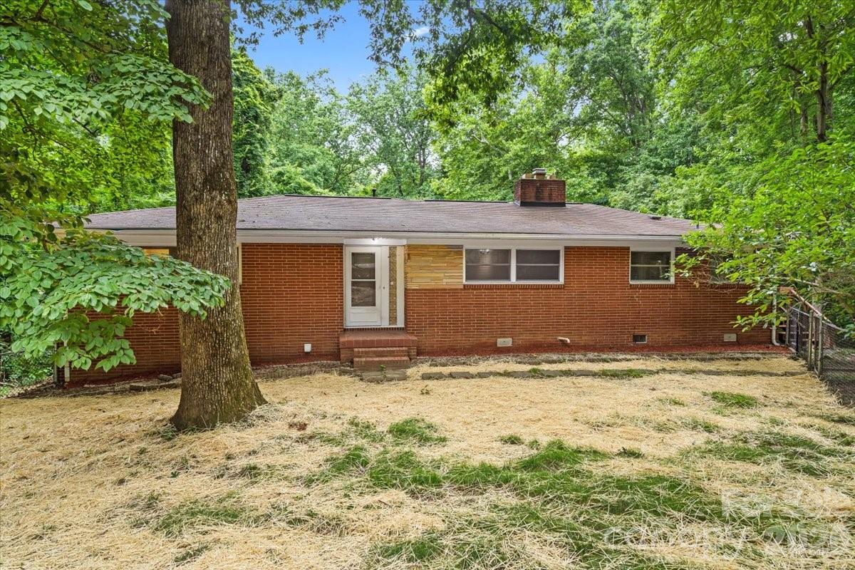 Home for sale at 7328 Everett Drive, Charlotte, NC — photo 1 of 38