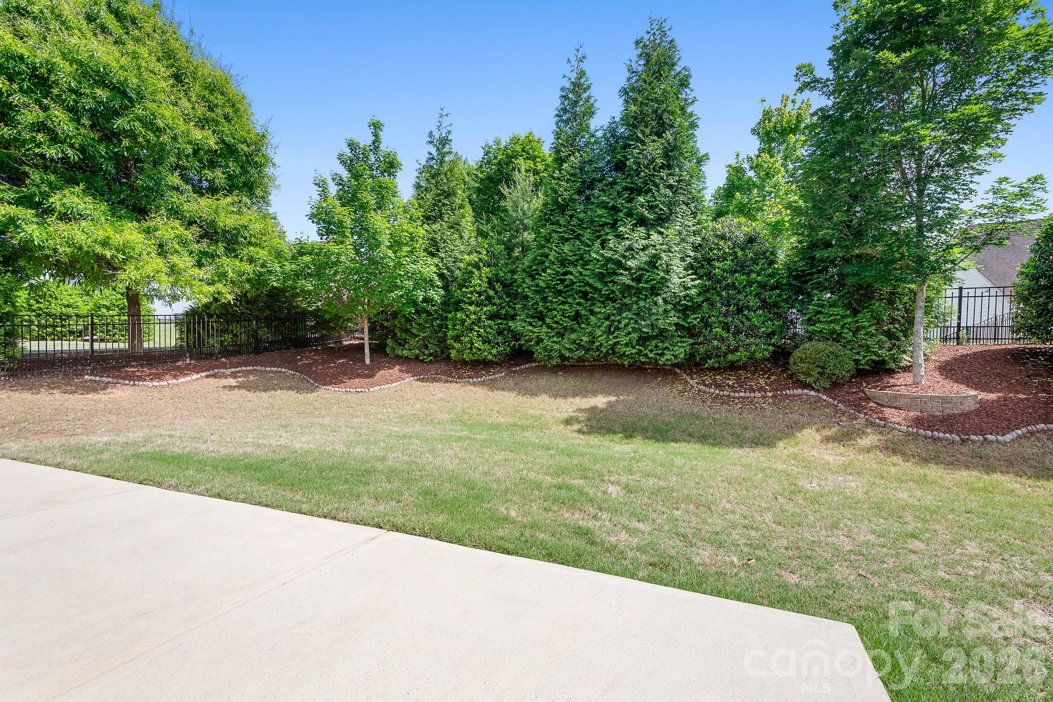 Photo 35 of 15403 Oleander Drive, Charlotte, NC