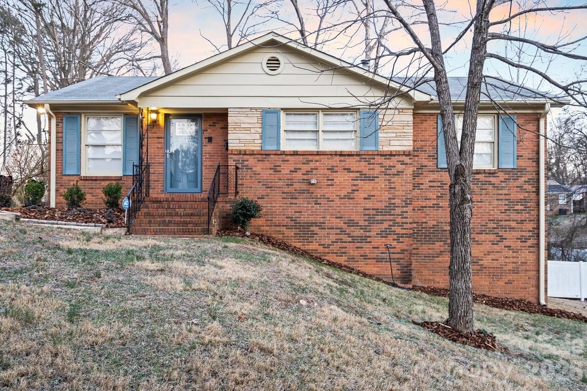 Photo 2 of 1717 Woodvalley Drive, Charlotte, NC