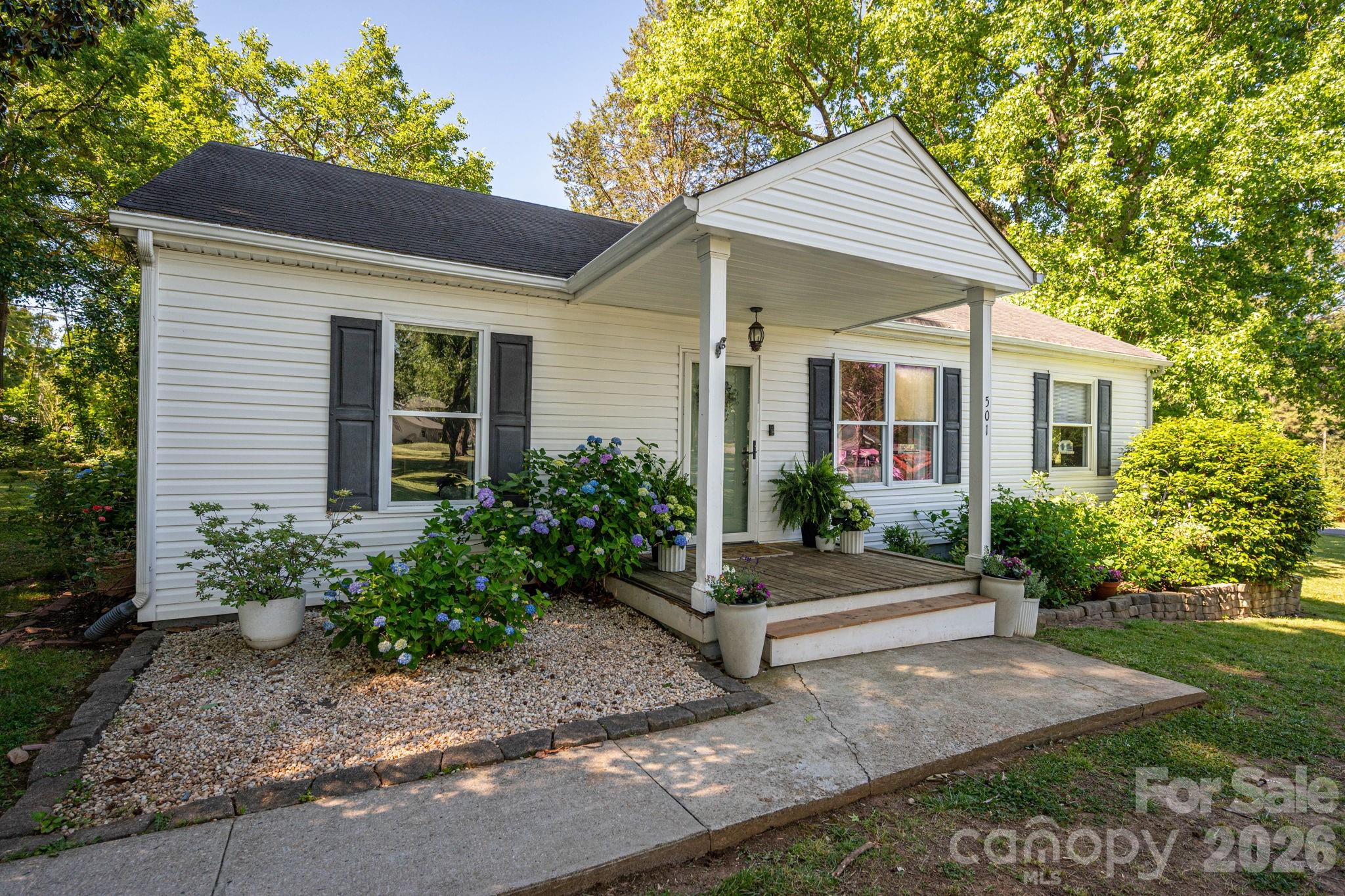 Photo 3 of 501 S 6th Street, Bessemer City, NC