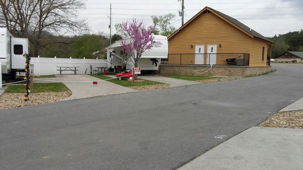 BROOKSIDE RV RESORT - RV lot for rent in Pigeon Forge, TN 445063