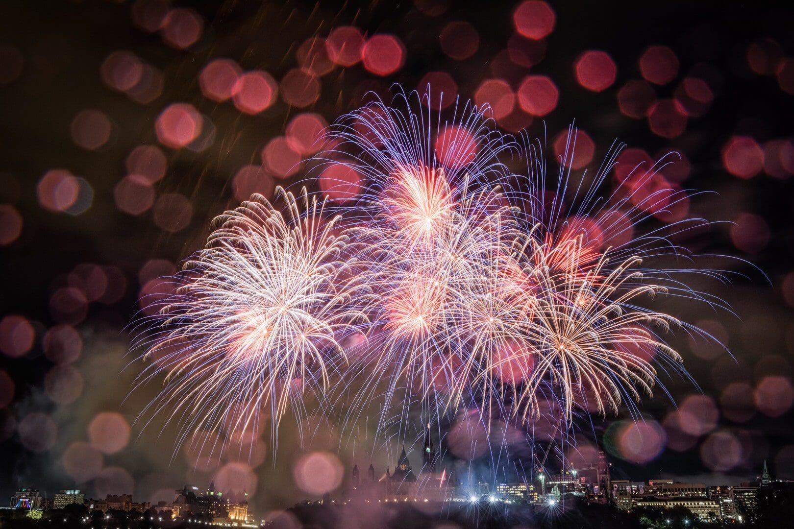 The GRAND FEUX du Casino Lac-Leamy is an Explosive Experience to ...