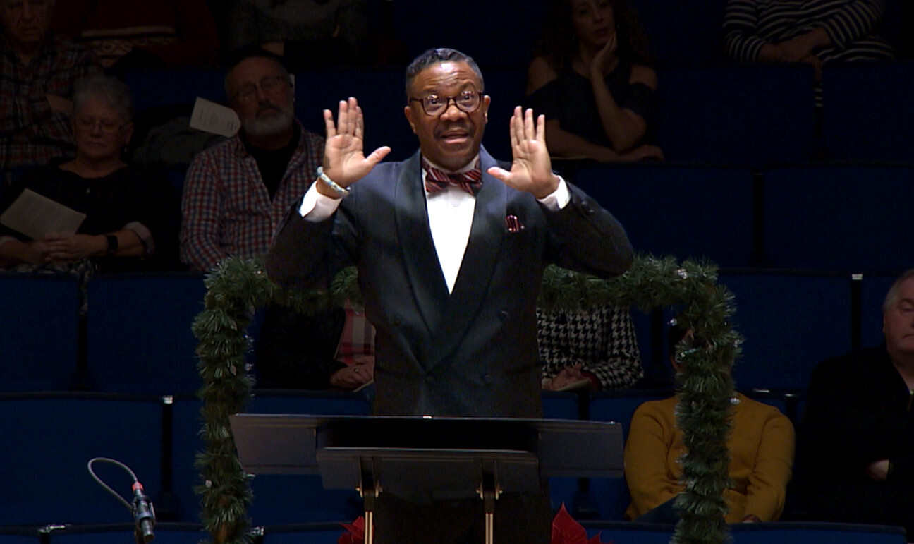 Guest Conductor Adds Gospel Spark to Candlelight Concert – Mountain ...