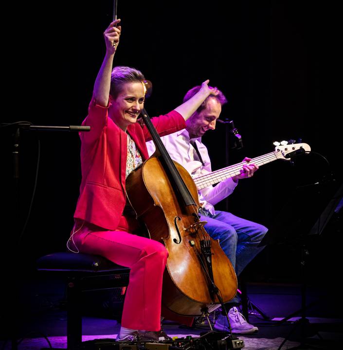 Music Traveler (DE) - MARA the singing cellist - LIKE IT'S HEAVEN ON EARTH