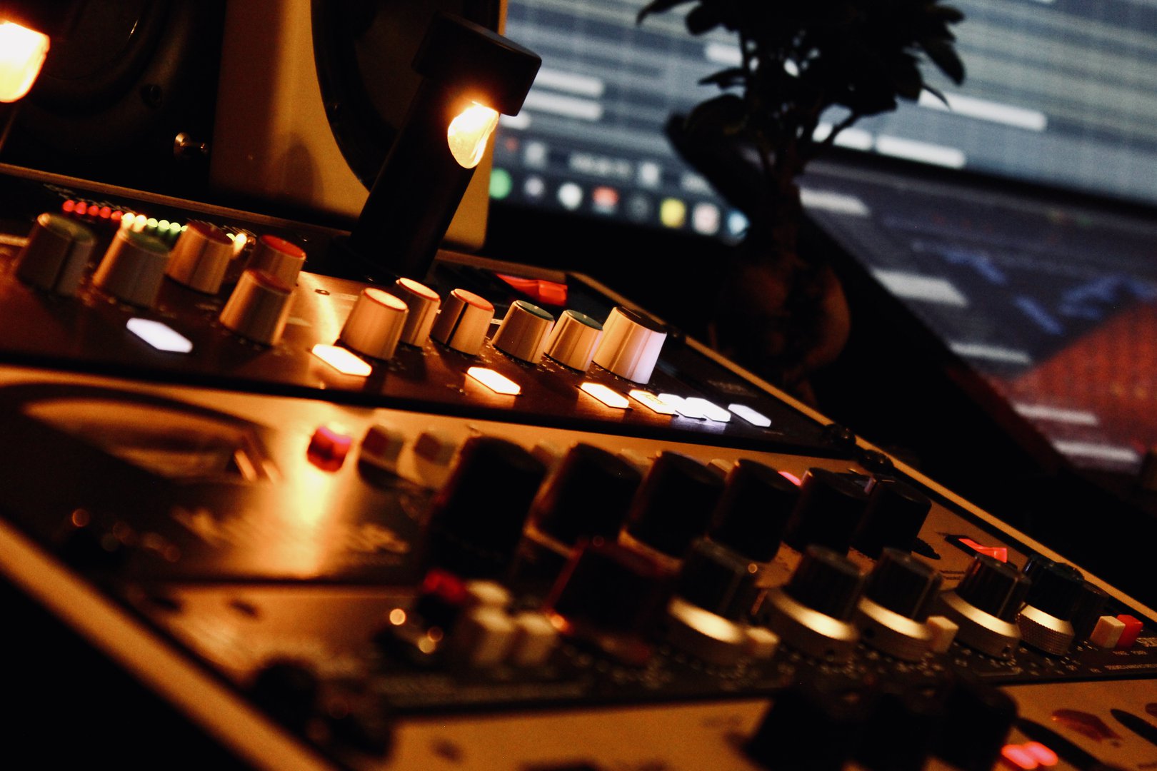 Recording, Production and Post Production | Music Traveler (DE)