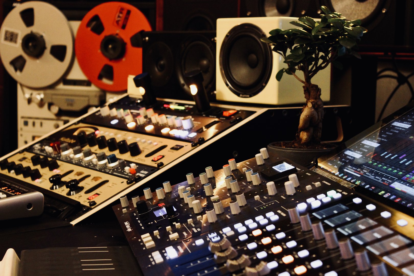 Recording, Production and Post Production | Music Traveler (DE)