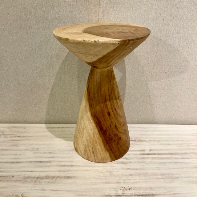 Linker Table - Nadeau Charleston