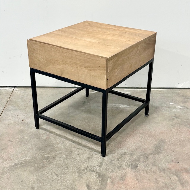 Warehouse side table store