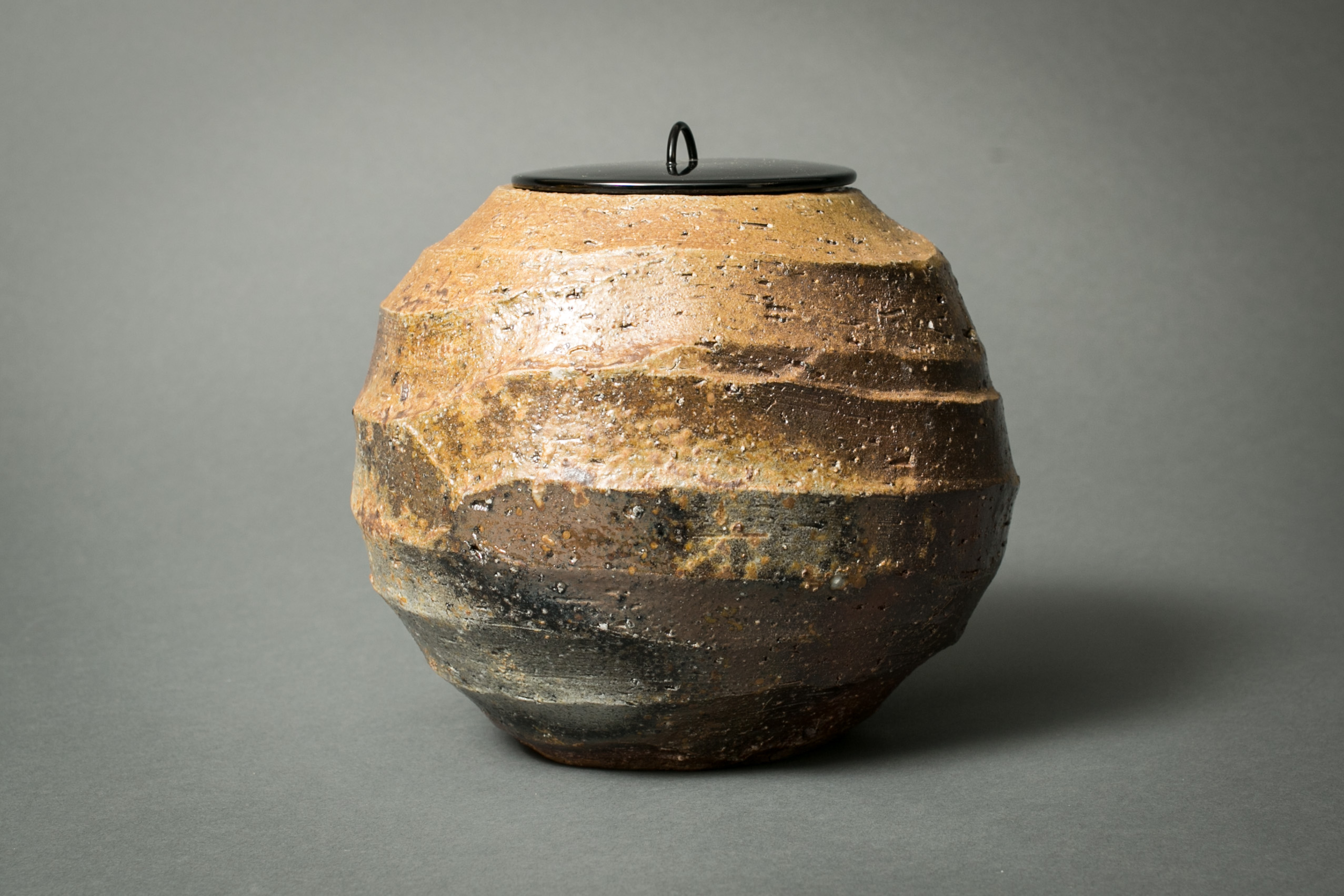 Japanese Antique Bizen Mizusashi with Lacquer Lid - Naga Antiques